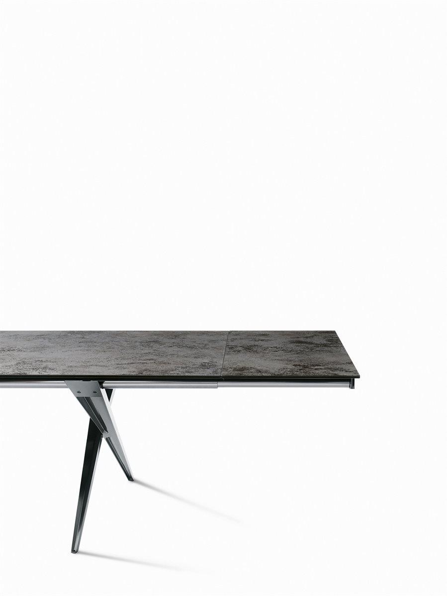 Tender Dining Table / Dining Tables / Desalto / Henri Living
